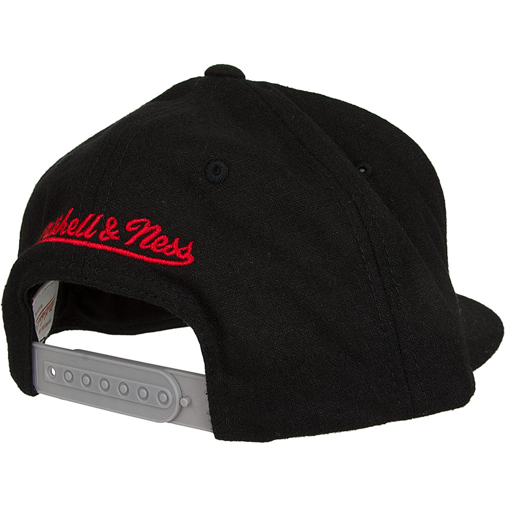 Mitchell & Ness Snapback Cap Atlanta Hawks schwarz - hier bestellen!
