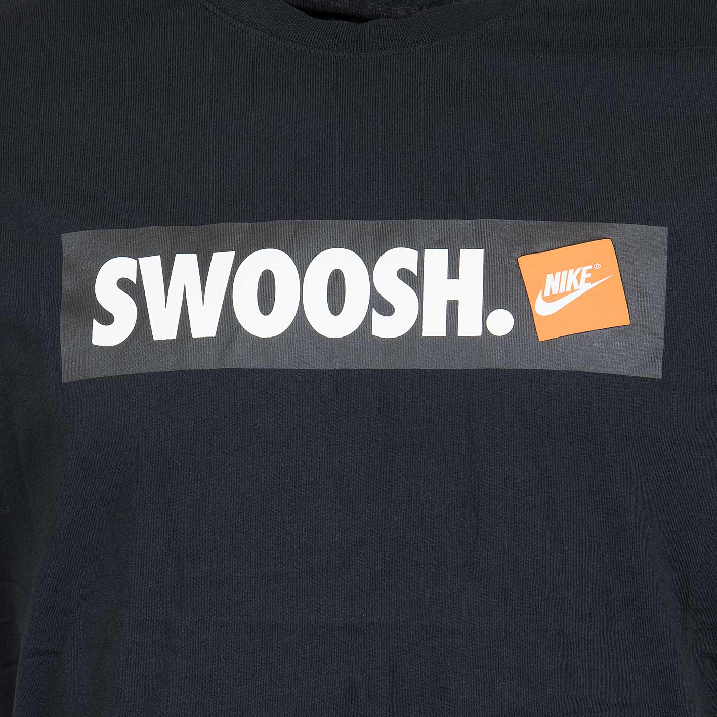Nike T-Shirt Swoosh Bumper Sticker schwarz/weiß - hier bestellen!