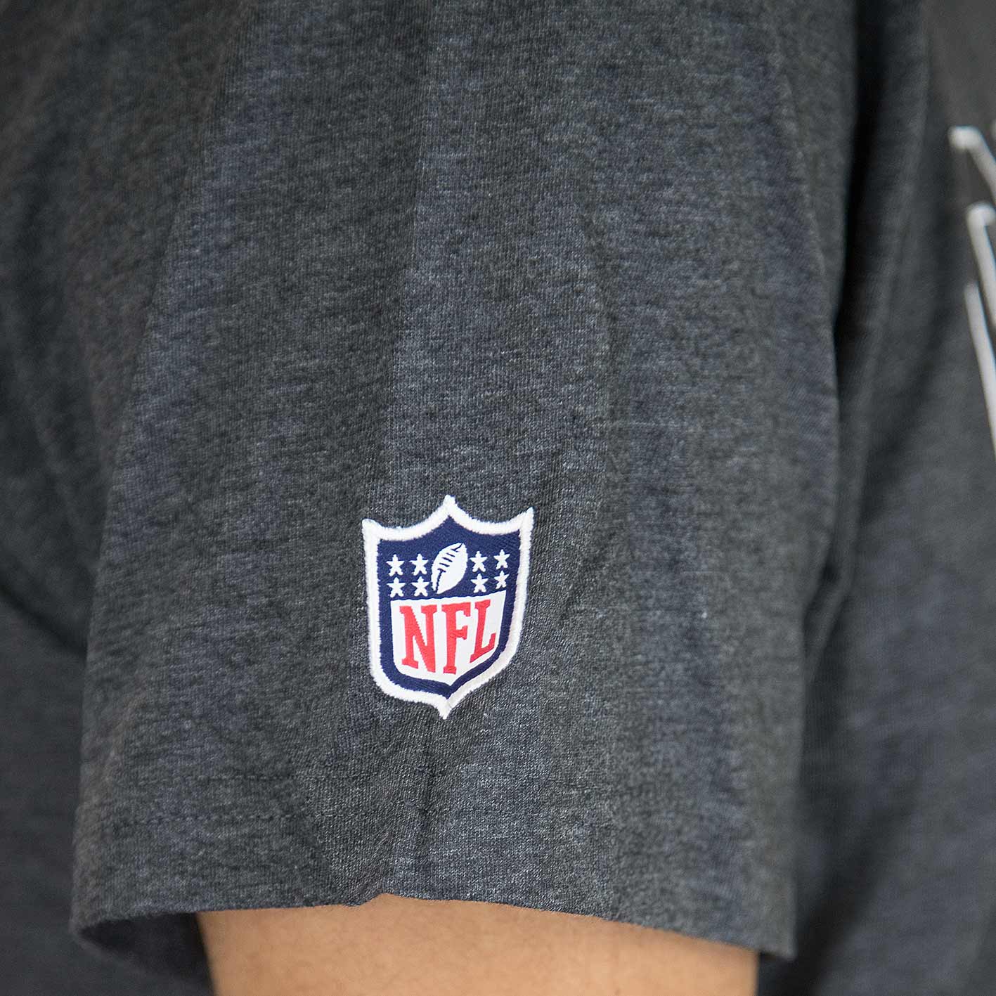 New Era T-Shirt NFL Script Oakland Raiders dunkelgrau - hier bestellen!